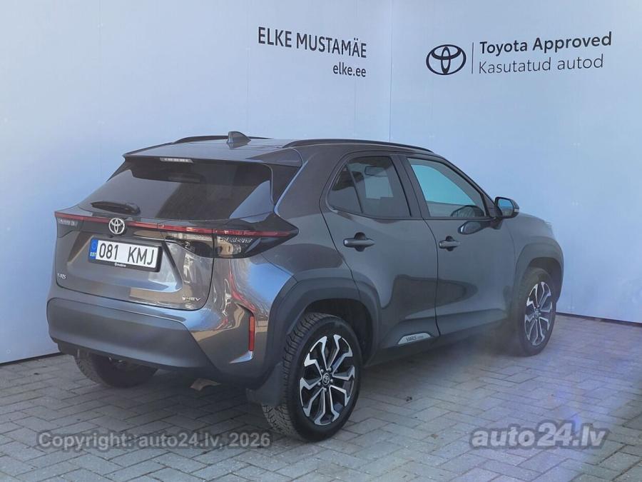 Grey Toyota Yaris Cross 2024 in Tallinn, with an engine capacity of 1.49 L and mileage of 35 thousand km for 23995 €, photo 2 on AUTOMOTO.COM.LV