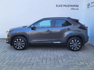 Grey Toyota Yaris Cross 2024 in Tallinn, with an engine capacity of 1.49 L and mileage of 35 thousand km for 23995 €, photo 3 on AUTOMOTO.COM.LV