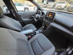 Grey Toyota Yaris Cross 2024 in Tallinn, with an engine capacity of 1.49 L and mileage of 35 thousand km for 23995 €, photo 6 on AUTOMOTO.COM.LV