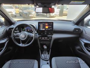 Grey Toyota Yaris Cross 2024 in Tallinn, with an engine capacity of 1.49 L and mileage of 35 thousand km for 23995 €, photo 8 on AUTOMOTO.COM.LV