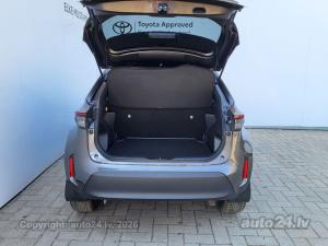 Grey Toyota Yaris Cross 2024 in Tallinn, with an engine capacity of 1.49 L and mileage of 35 thousand km for 23995 €, photo 9 on AUTOMOTO.COM.LV