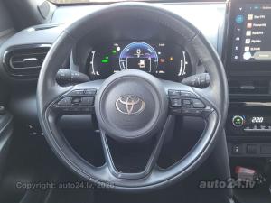 Grey Toyota Yaris Cross 2024 in Tallinn, with an engine capacity of 1.49 L and mileage of 35 thousand km for 23995 €, photo 11 on AUTOMOTO.COM.LV