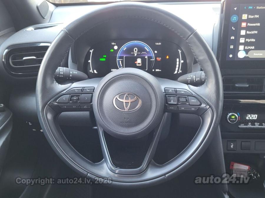 Grey Toyota Yaris Cross 2024 in Tallinn, with an engine capacity of 1.49 L and mileage of 35 thousand km for 23995 €, photo 11 on AUTOMOTO.COM.LV