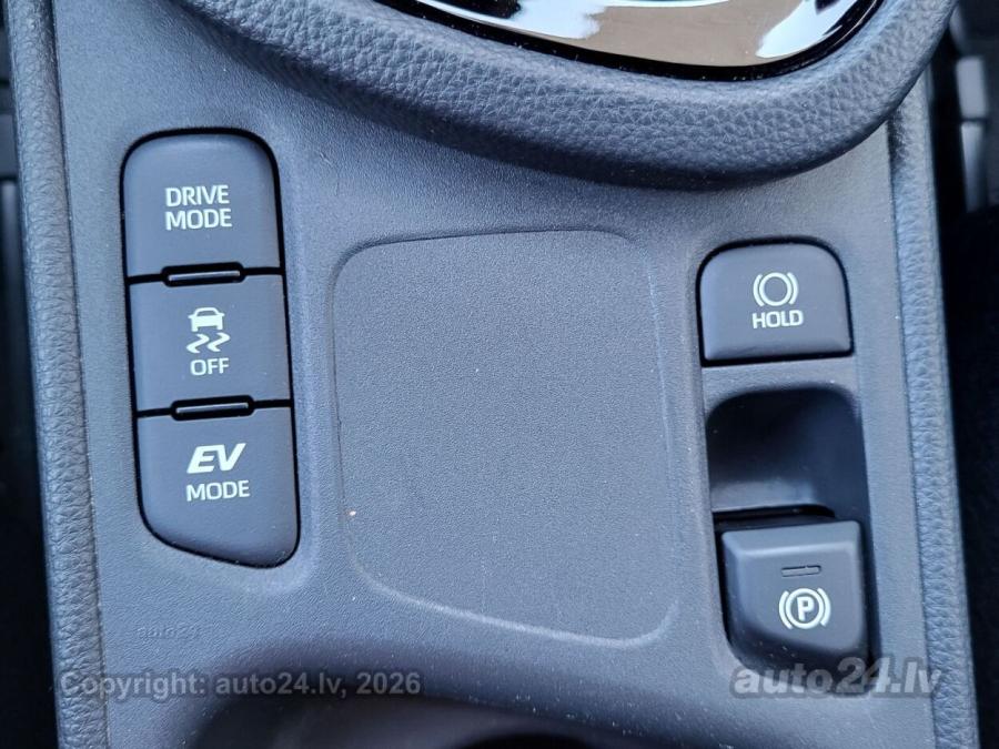 Grey Toyota Yaris Cross 2024 in Tallinn, with an engine capacity of 1.49 L and mileage of 35 thousand km for 23995 €, photo 16 on AUTOMOTO.COM.LV
