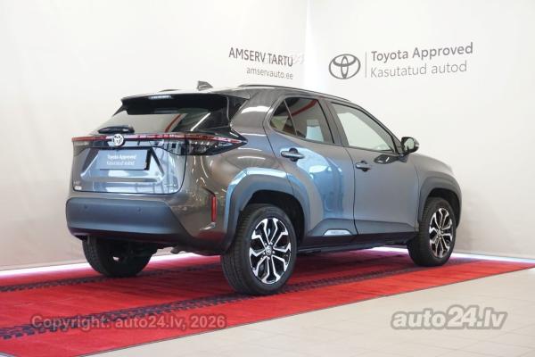 Pelēks Toyota Yaris Cross 2024 Tartu, ar dzinēja tilpumu 1.50 L un nobraukumu 19 tūkst. km par 24490 €, foto 2 vietnē AUTOMOTO.COM.LV