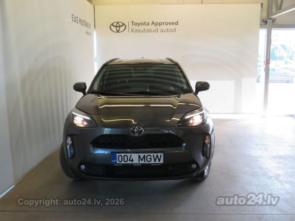 Pelēks Toyota Yaris Cross 2025 Tallina, ar dzinēja tilpumu 1.49 L un nobraukumu 16 tūkst. km par 23990 €, foto 2 vietnē AUTOMOTO.COM.LV