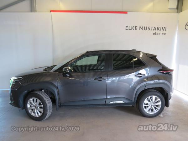 Pelēks Toyota Yaris Cross 2025 Tallina, ar dzinēja tilpumu 1.49 L un nobraukumu 16 tūkst. km par 23990 €, foto 3 vietnē AUTOMOTO.COM.LV