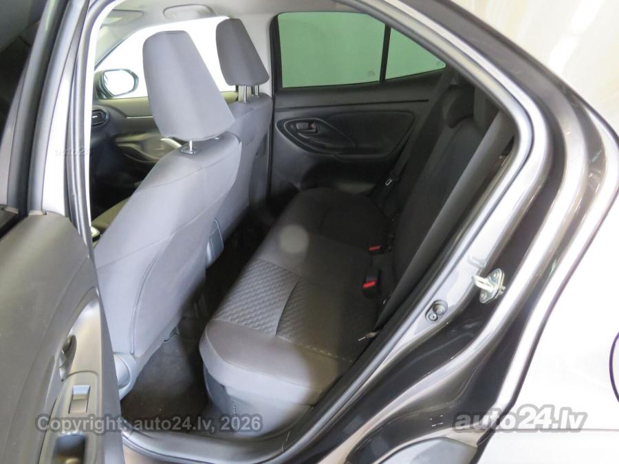 Серый Тойота Yaris Cross 2025 в Таллин, объемом двигателя 1.49 л и пробегом 16 тыс. км за 23990 €, фото 6 на AUTOMOTO.COM.LV