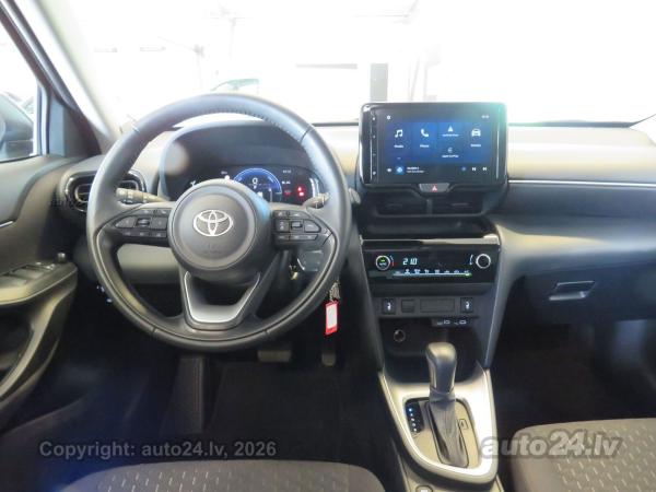 Pelēks Toyota Yaris Cross 2025 Tallina, ar dzinēja tilpumu 1.49 L un nobraukumu 16 tūkst. km par 23990 €, foto 6 vietnē AUTOMOTO.COM.LV