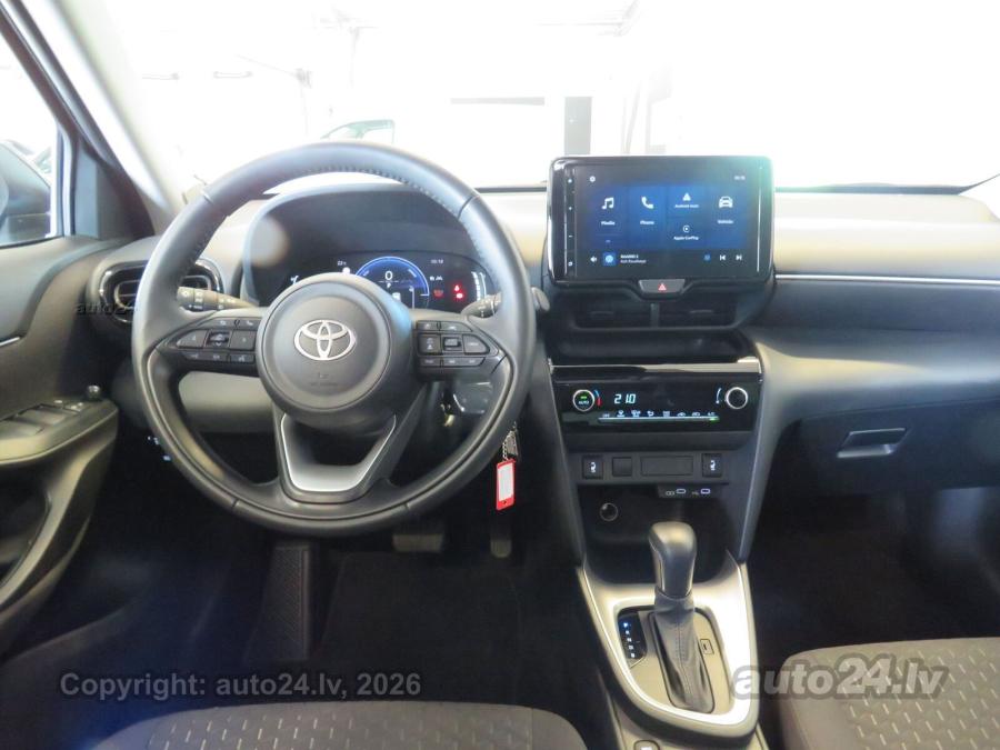 Серый Тойота Yaris Cross 2025 в Таллин, объемом двигателя 1.49 л и пробегом 16 тыс. км за 23990 €, фото 7 на AUTOMOTO.COM.LV