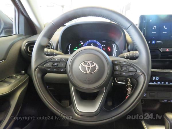 Pelēks Toyota Yaris Cross 2025 Tallina, ar dzinēja tilpumu 1.49 L un nobraukumu 16 tūkst. km par 23990 €, foto 7 vietnē AUTOMOTO.COM.LV