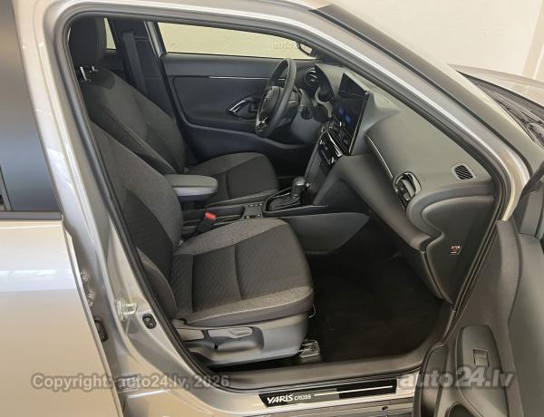 Grey Toyota Yaris Cross 2026 in Rakvere, with an engine capacity of 1.49 L and mileage of 1 thousand km for 28990 €, photo 6 on AUTOMOTO.COM.LV