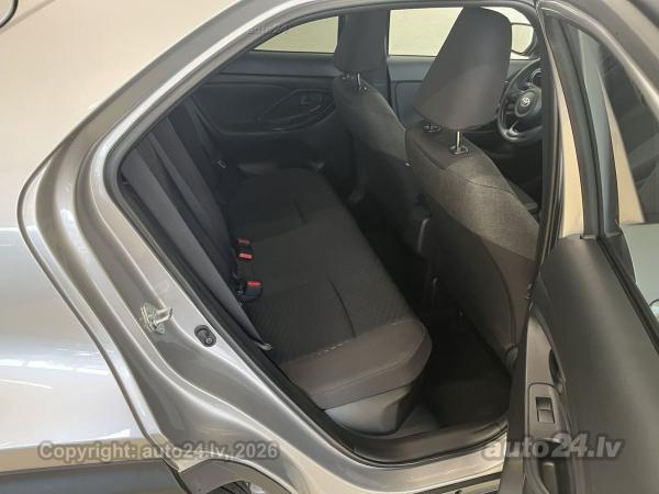 Grey Toyota Yaris Cross 2026 in Rakvere, with an engine capacity of 1.49 L and mileage of 1 thousand km for 28990 €, photo 7 on AUTOMOTO.COM.LV
