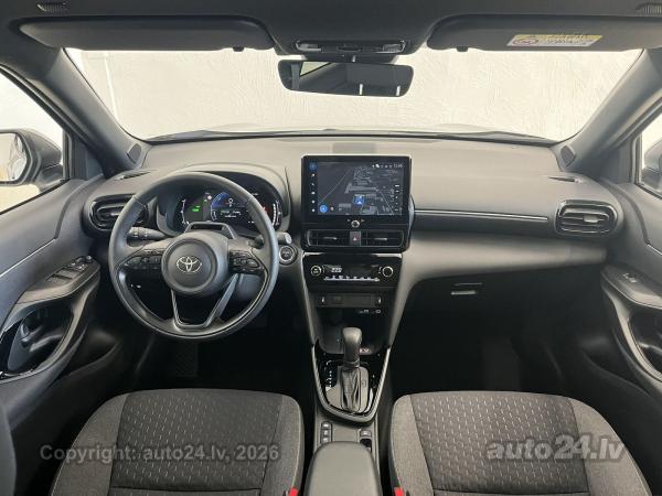 Grey Toyota Yaris Cross 2026 in Rakvere, with an engine capacity of 1.49 L and mileage of 1 thousand km for 28990 €, photo 8 on AUTOMOTO.COM.LV