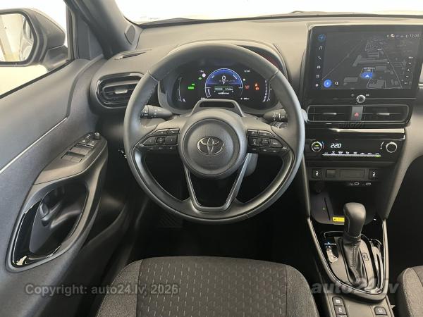 Grey Toyota Yaris Cross 2026 in Rakvere, with an engine capacity of 1.49 L and mileage of 1 thousand km for 28990 €, photo 9 on AUTOMOTO.COM.LV