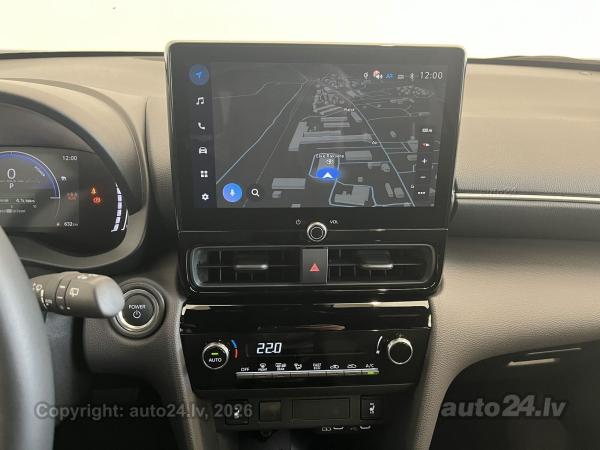 Grey Toyota Yaris Cross 2026 in Rakvere, with an engine capacity of 1.49 L and mileage of 1 thousand km for 28990 €, photo 10 on AUTOMOTO.COM.LV