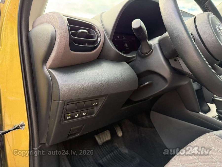 Toyota Yaris Cross 2022 in Parnu, with an engine capacity of 1.50 L and mileage of 56 thousand km for 24900 €, photo 12 on AUTOMOTO.COM.LV