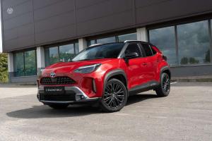 Красный Тойота Yaris Cross 2021 в Вильнюс, объемом двигателя 1.49 л и пробегом 60 тыс. км за 22500 €, фото  на AUTOMOTO.COM.LV