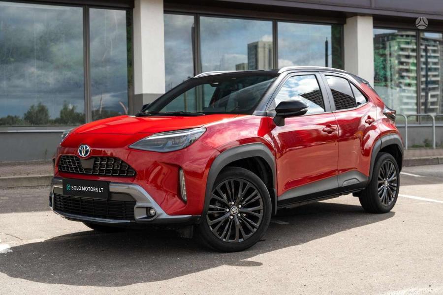 Красный Тойота Yaris Cross 2021 в Вильнюс, объемом двигателя 1.49 л и пробегом 60 тыс. км за 22500 €, фото 3 на AUTOMOTO.COM.LV