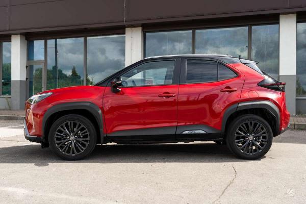 Sarkans Toyota Yaris Cross 2021 Viļņa, ar dzinēja tilpumu 1.49 L un nobraukumu 60 tūkst. km par 22500 €, foto 3 vietnē AUTOMOTO.COM.LV