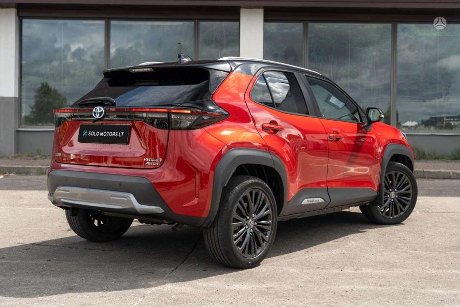 Красный Тойота Yaris Cross 2021 в Вильнюс, объемом двигателя 1.49 л и пробегом 60 тыс. км за 22500 €, фото 6 на AUTOMOTO.COM.LV