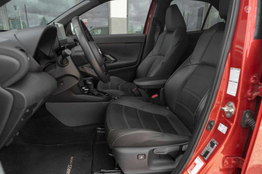 Красный Тойота Yaris Cross 2021 в Вильнюс, объемом двигателя 1.49 л и пробегом 60 тыс. км за 22500 €, фото 11 на AUTOMOTO.COM.LV