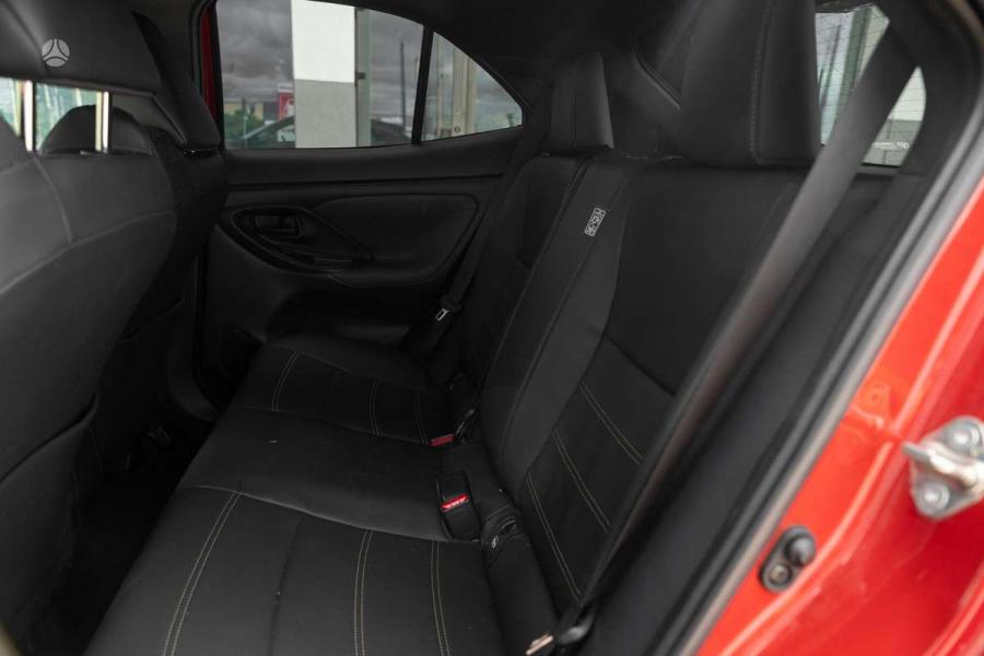Красный Тойота Yaris Cross 2021 в Вильнюс, объемом двигателя 1.49 л и пробегом 60 тыс. км за 22500 €, фото 12 на AUTOMOTO.COM.LV