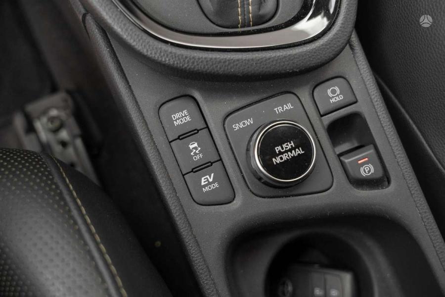 Красный Тойота Yaris Cross 2021 в Вильнюс, объемом двигателя 1.49 л и пробегом 60 тыс. км за 22500 €, фото 23 на AUTOMOTO.COM.LV