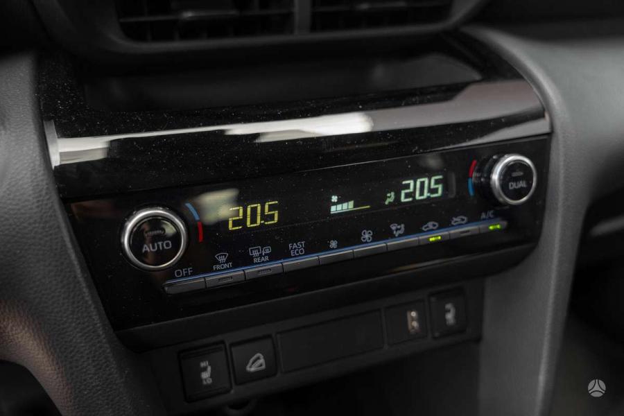 Красный Тойота Yaris Cross 2021 в Вильнюс, объемом двигателя 1.49 л и пробегом 60 тыс. км за 22500 €, фото 25 на AUTOMOTO.COM.LV