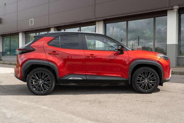 Красный Тойота Yaris Cross 2021 в Вильнюс, объемом двигателя 1.49 л и пробегом 60 тыс. км за 21500 €, фото 7 на AUTOMOTO.COM.LV