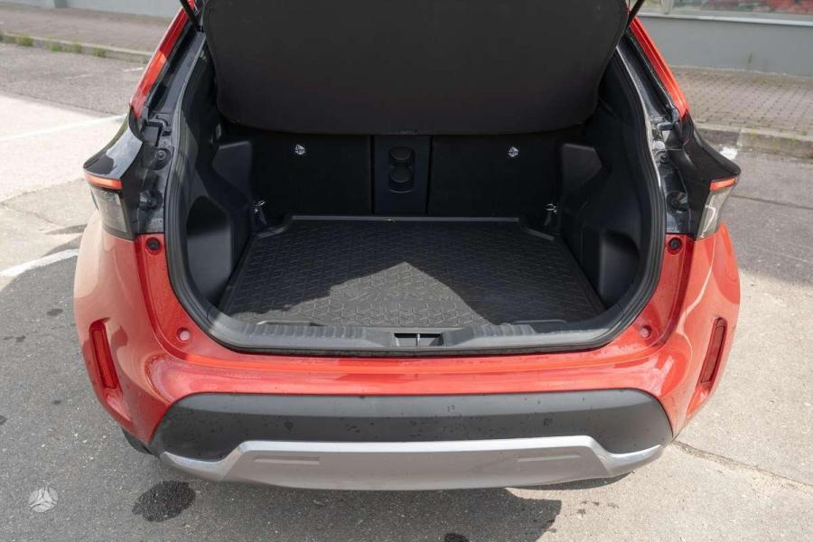 Красный Тойота Yaris Cross 2021 в Вильнюс, объемом двигателя 1.49 л и пробегом 60 тыс. км за 21500 €, фото 13 на AUTOMOTO.COM.LV
