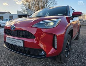 Красный Тойота Yaris Cross 2022 в Каунас, объемом двигателя 1.50 л и пробегом 27 тыс. км за 25353 €, фото  на AUTOMOTO.COM.LV