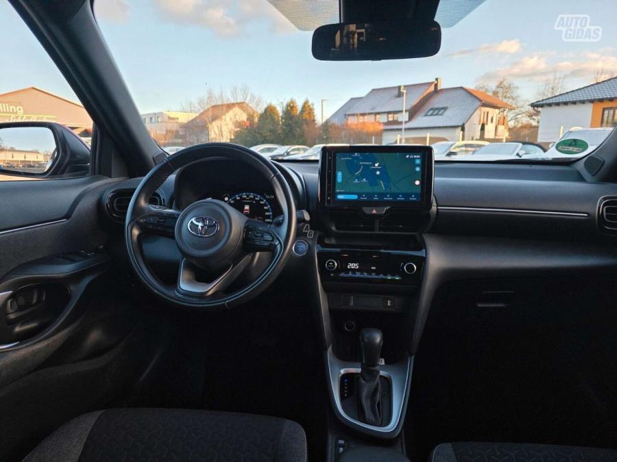 Красный Тойота Yaris Cross 2022 в Каунас, объемом двигателя 1.50 л и пробегом 27 тыс. км за 25353 €, фото 13 на AUTOMOTO.COM.LV