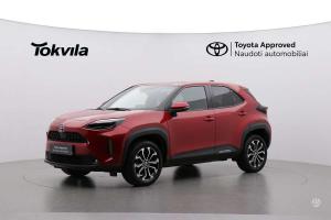 Красный Тойота Yaris Cross 2022 в Вильнюс, объемом двигателя 1.49 л и пробегом 60 тыс. км за 23900 €, фото  на AUTOMOTO.COM.LV