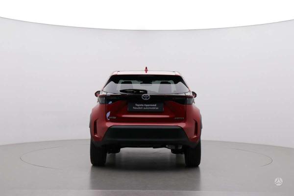 Sarkans Toyota Yaris Cross 2022 Viļņa, ar dzinēja tilpumu 1.49 L un nobraukumu 60 tūkst. km par 23900 €, foto 5 vietnē AUTOMOTO.COM.LV