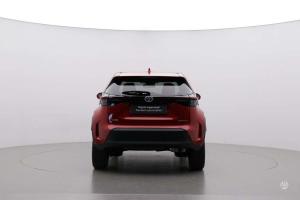 Red Toyota Yaris Cross 2022 in Vilnius, with an engine capacity of 1.49 L and mileage of 60 thousand km for 23900 €, photo 6 on AUTOMOTO.COM.LV