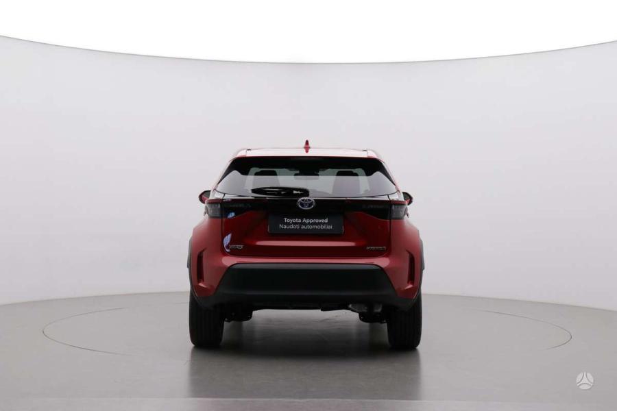 Red Toyota Yaris Cross 2022 in Vilnius, with an engine capacity of 1.49 L and mileage of 60 thousand km for 23900 €, photo 6 on AUTOMOTO.COM.LV