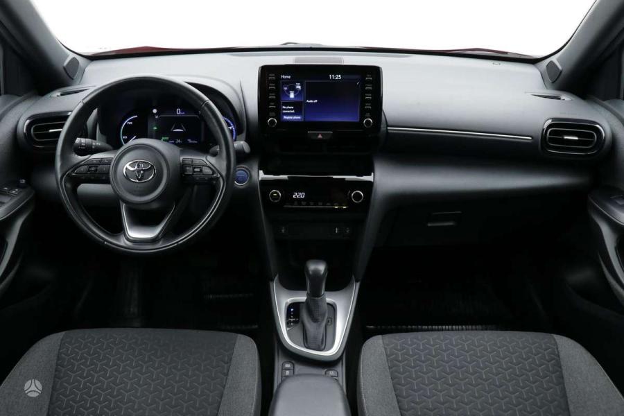 Red Toyota Yaris Cross 2022 in Vilnius, with an engine capacity of 1.49 L and mileage of 60 thousand km for 23900 €, photo 8 on AUTOMOTO.COM.LV