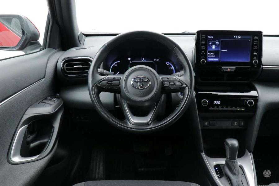 Red Toyota Yaris Cross 2022 in Vilnius, with an engine capacity of 1.49 L and mileage of 60 thousand km for 23900 €, photo 9 on AUTOMOTO.COM.LV