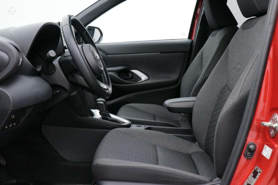 Red Toyota Yaris Cross 2022 in Vilnius, with an engine capacity of 1.49 L and mileage of 60 thousand km for 23900 €, photo 13 on AUTOMOTO.COM.LV