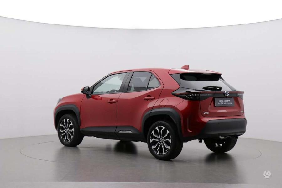 Red Toyota Yaris Cross 2022 in Vilnius, with an engine capacity of 1.49 L and mileage of 60 thousand km for 23900 €, photo 19 on AUTOMOTO.COM.LV