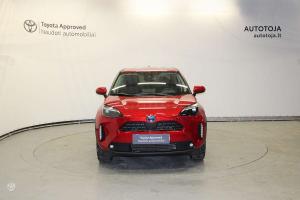Red Toyota Yaris Cross 2023 in Kaunas, with an engine capacity of 1.49 L and mileage of 35 thousand km for 24500 €, photo 5 on AUTOMOTO.COM.LV