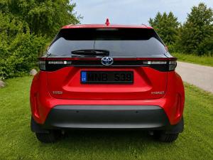 Red Toyota Yaris Cross 2023 in Trakai, with an engine capacity of 1.49 L and mileage of 48 thousand km for 25000 €, photo 3 on AUTOMOTO.COM.LV