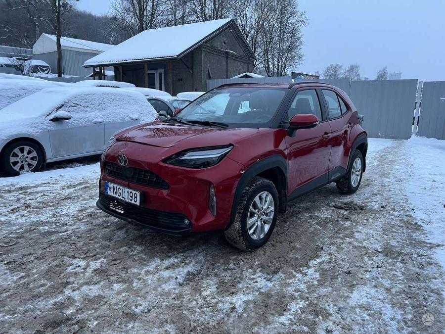 Sarkans Toyota Yaris Cross 2024 Kauņa, ar dzinēja tilpumu 1.49 L un nobraukumu 30 tūkst. km par 12400 €, foto 1 vietnē AUTOMOTO.COM.LV