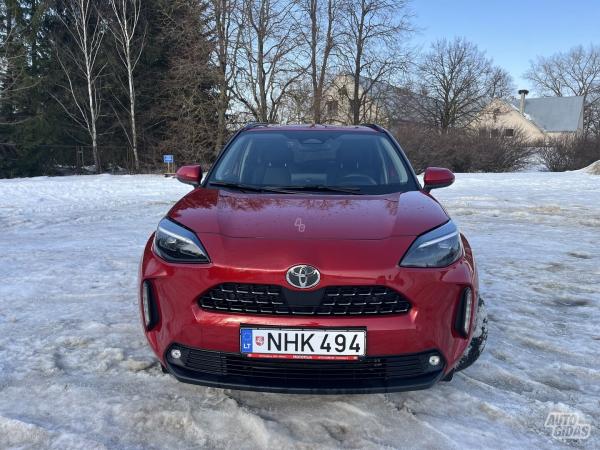 Sarkans Toyota Yaris Cross 2024 Viļņa, ar dzinēja tilpumu 1.50 L un nobraukumu 13 tūkst. km par 25000 €, foto 3 vietnē AUTOMOTO.COM.LV