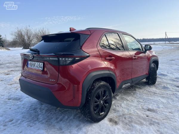 Sarkans Toyota Yaris Cross 2024 Viļņa, ar dzinēja tilpumu 1.50 L un nobraukumu 13 tūkst. km par 25000 €, foto 5 vietnē AUTOMOTO.COM.LV