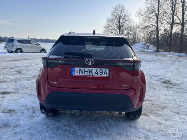 Sarkans Toyota Yaris Cross 2024 Viļņa, ar dzinēja tilpumu 1.50 L un nobraukumu 13 tūkst. km par 25000 €, foto 6 vietnē AUTOMOTO.COM.LV