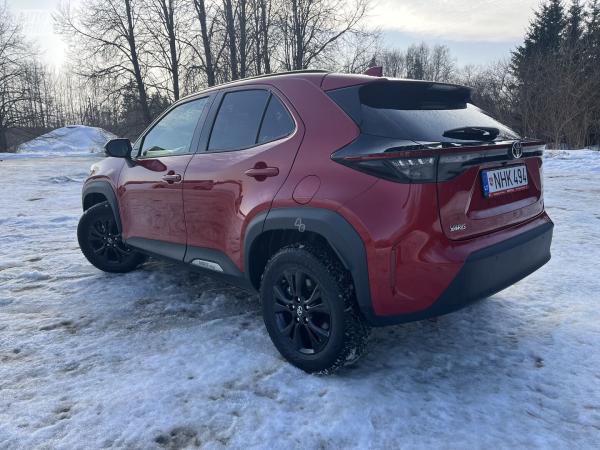 Sarkans Toyota Yaris Cross 2024 Viļņa, ar dzinēja tilpumu 1.50 L un nobraukumu 13 tūkst. km par 25000 €, foto 7 vietnē AUTOMOTO.COM.LV