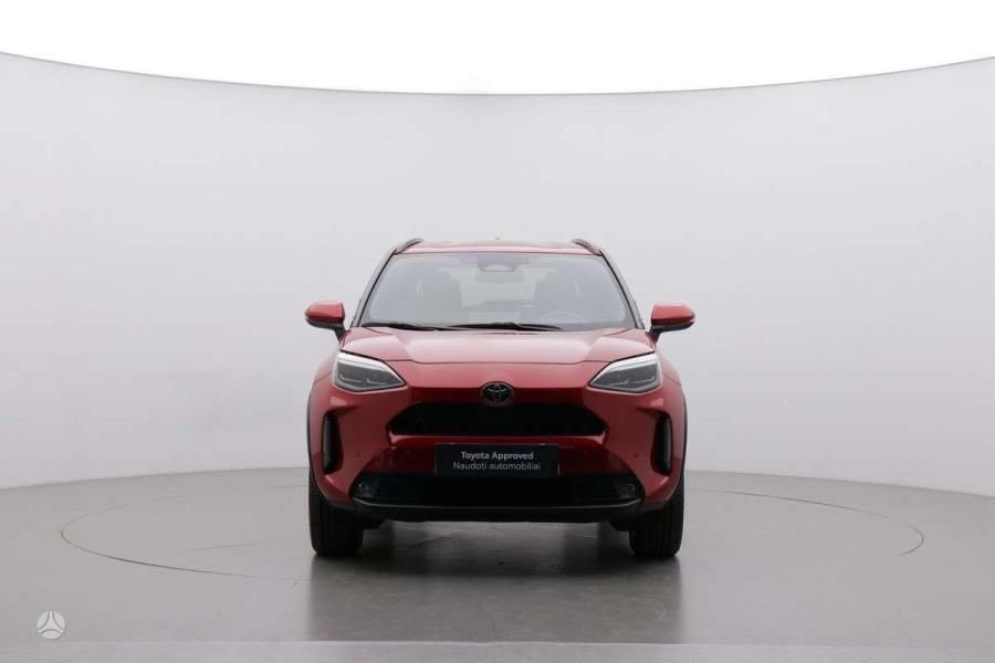 Red Toyota Yaris Cross 2024 in Vilnius, with an engine capacity of 1.49 L and mileage of 38 thousand km for 24900 €, photo 7 on AUTOMOTO.COM.LV