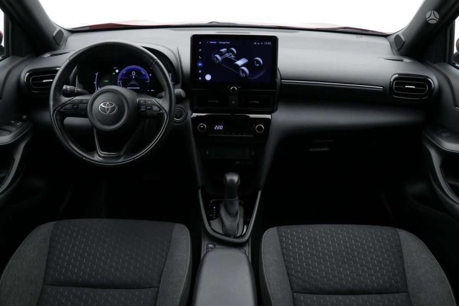 Red Toyota Yaris Cross 2024 in Vilnius, with an engine capacity of 1.49 L and mileage of 38 thousand km for 24900 €, photo 8 on AUTOMOTO.COM.LV